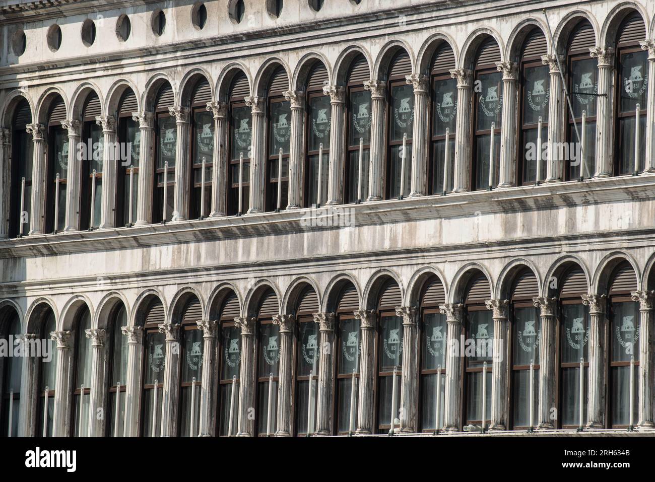 Italian renaissance architecture hi-res stock photography and images ...