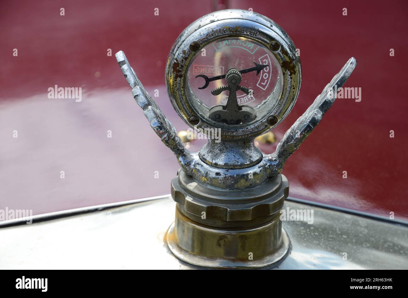 Vintage Calormeter radiatoir temperature guage Stock Photo - Alamy
