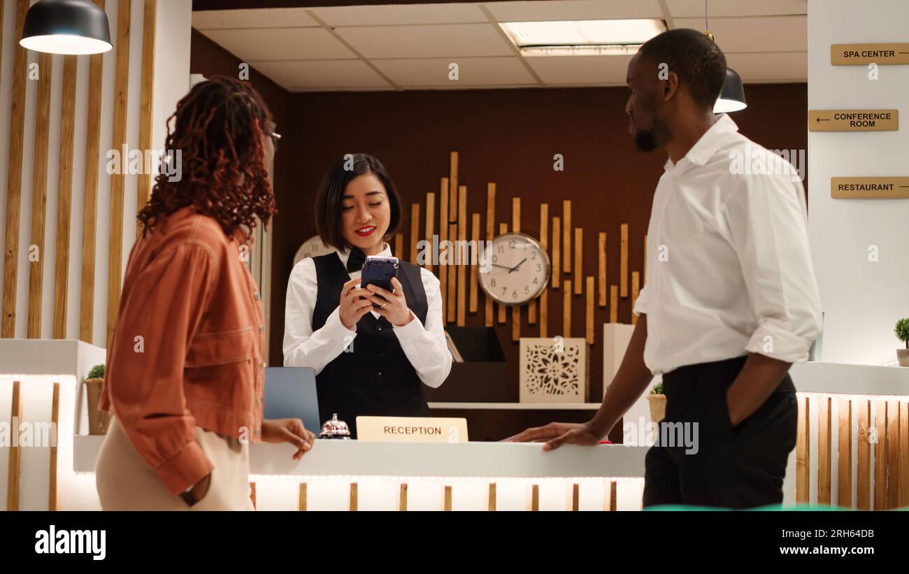Couple credit card reception hi-res stock photography and images - Alamy
