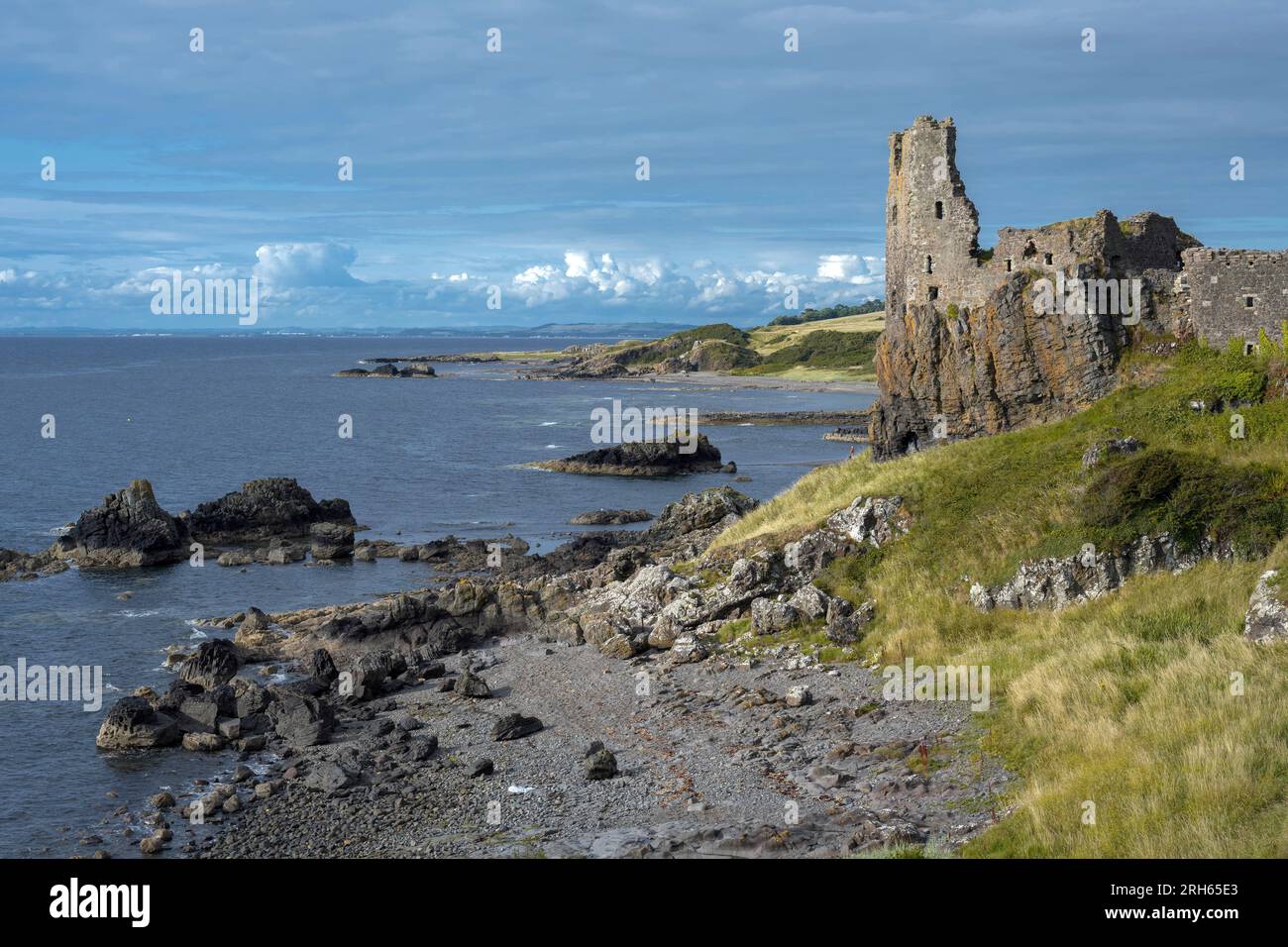 Dunure castle beach hi-res stock photography and images - Alamy
