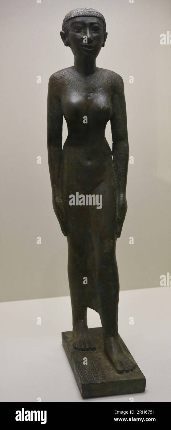 Egypt. Statue of the lady Shepes. Late Period. 26th dynasty. 664-525 BC ...