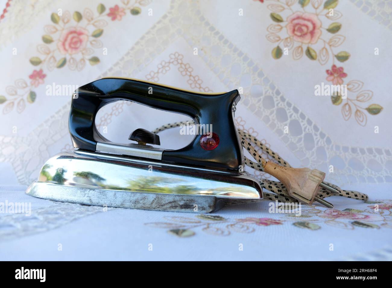 Iron triangle hi-res stock photography and images - Alamy