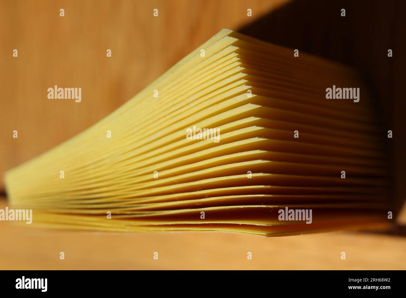 Sticky notes yellow hi-res stock photography and images - Alamy
