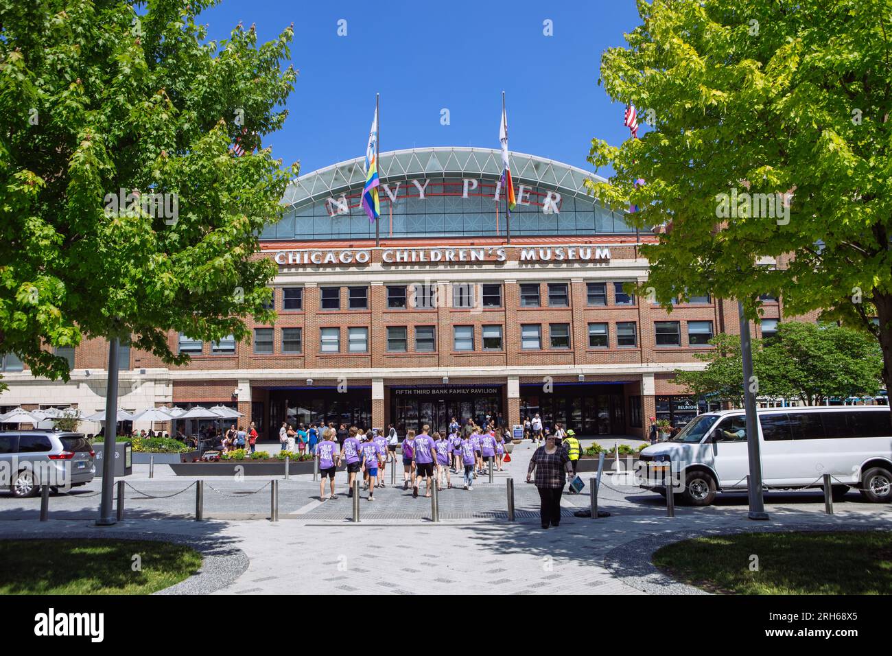 Navy Pier front facade building with people going inside, Chicago ...