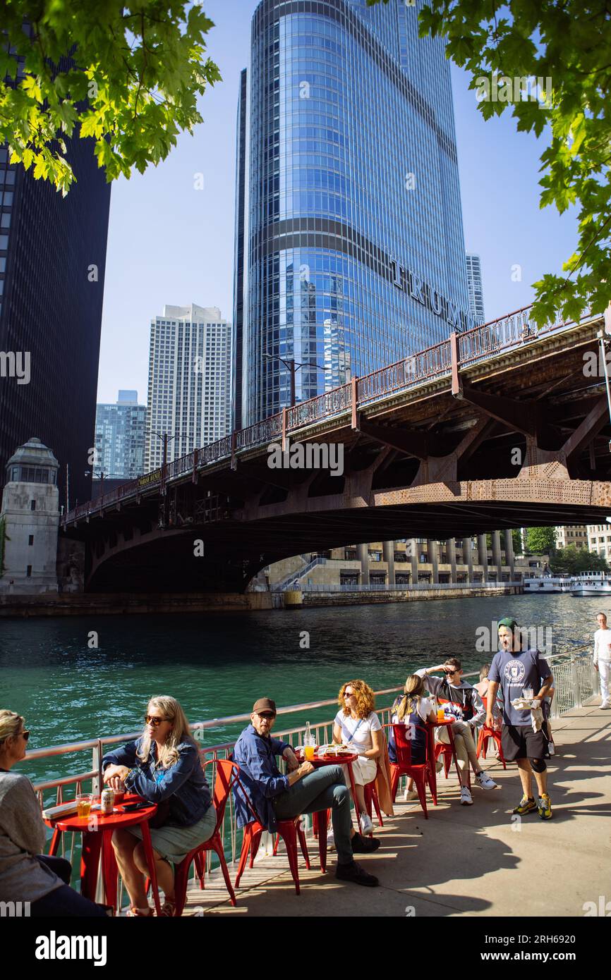 Trump tower bar in chicago hi-res stock photography and images - Alamy