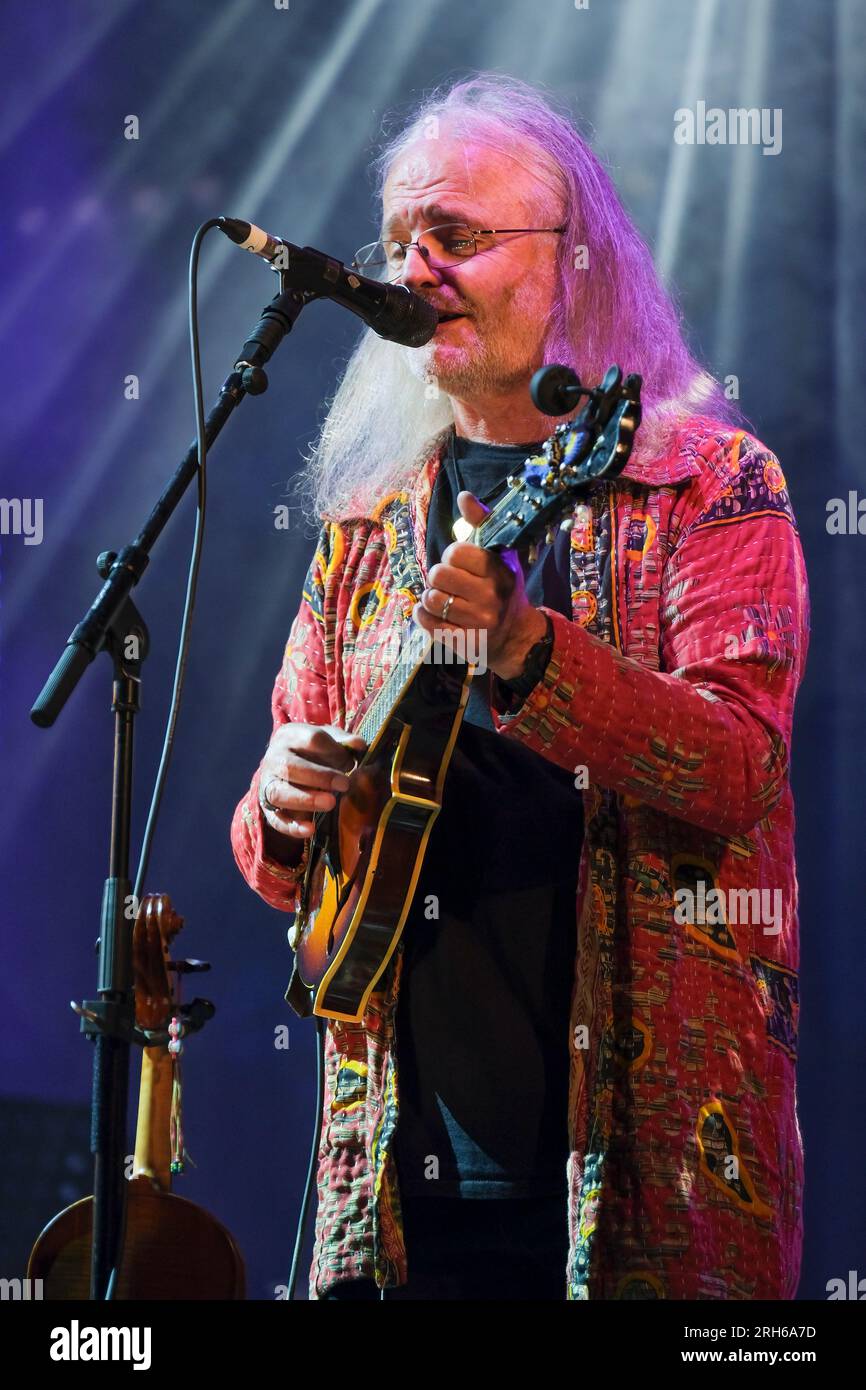 Chris Leslie performing at Fairports Cropredy Convention. August 12 ...