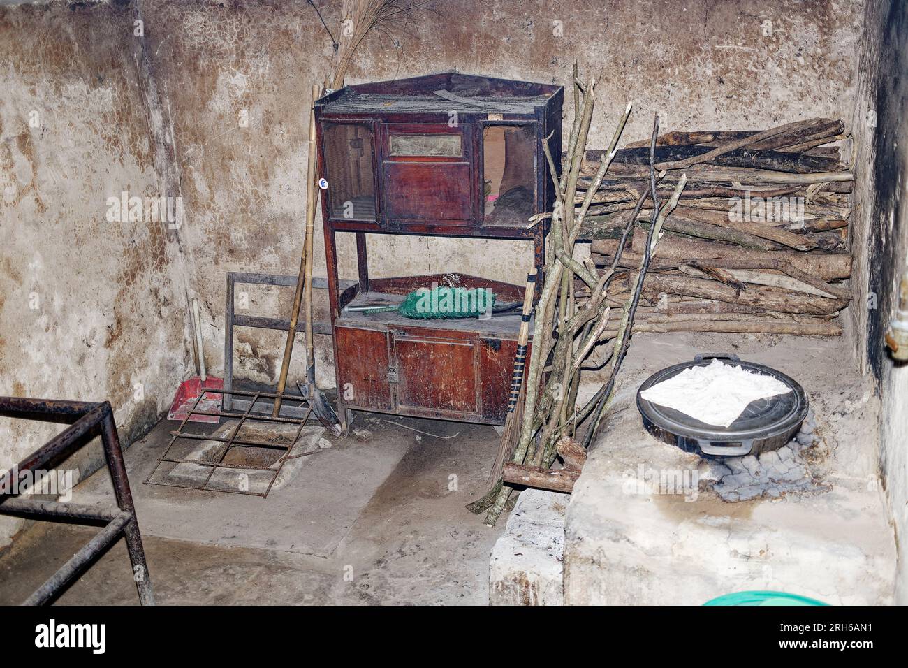 Cu Chi, Vietnam. 21st Aug, 2014. The Cu Chi Tunnels are an immense ...