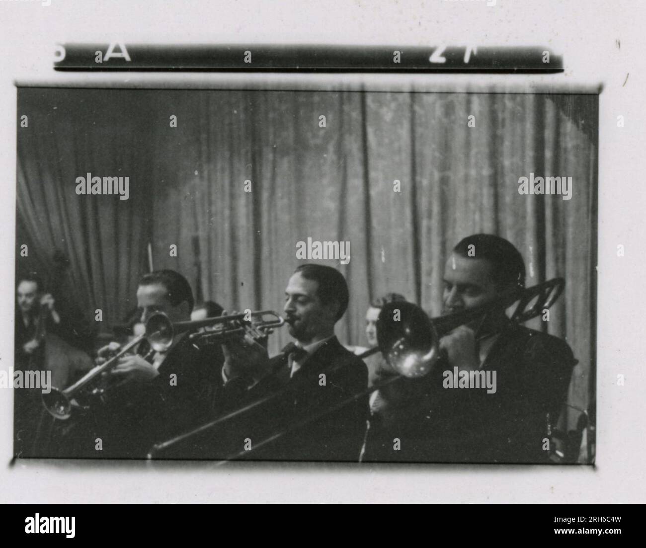 SS Photographer, Funk (1943) Concert hall with performers ...