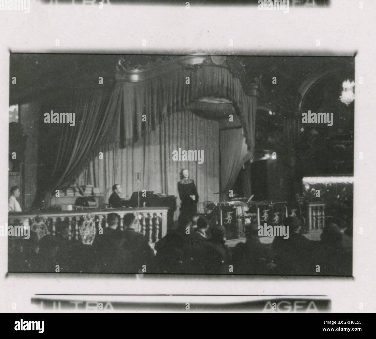 SS Photographer, Funk (1943) Concert hall with performers ...