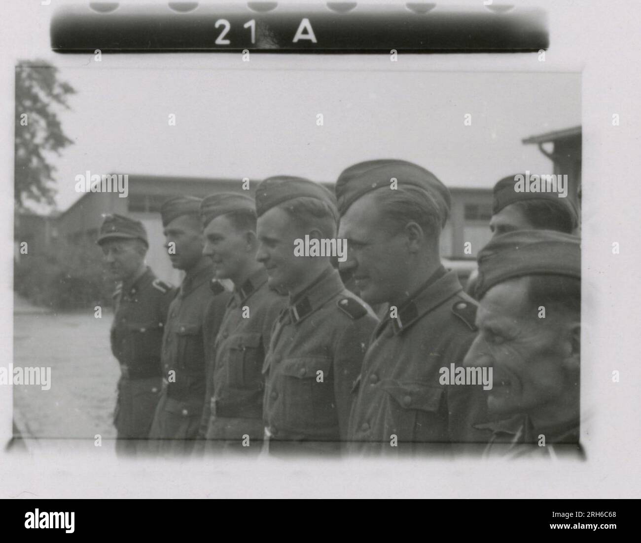 SS Photographer, Funk (1943) Concert hall with performers ...
