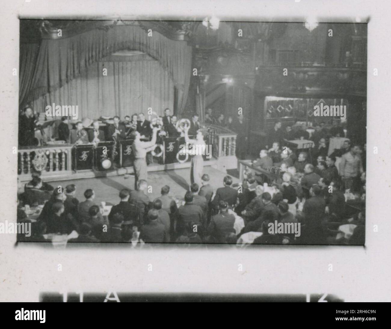 SS Photographer, Funk (1943) Concert hall with performers ...