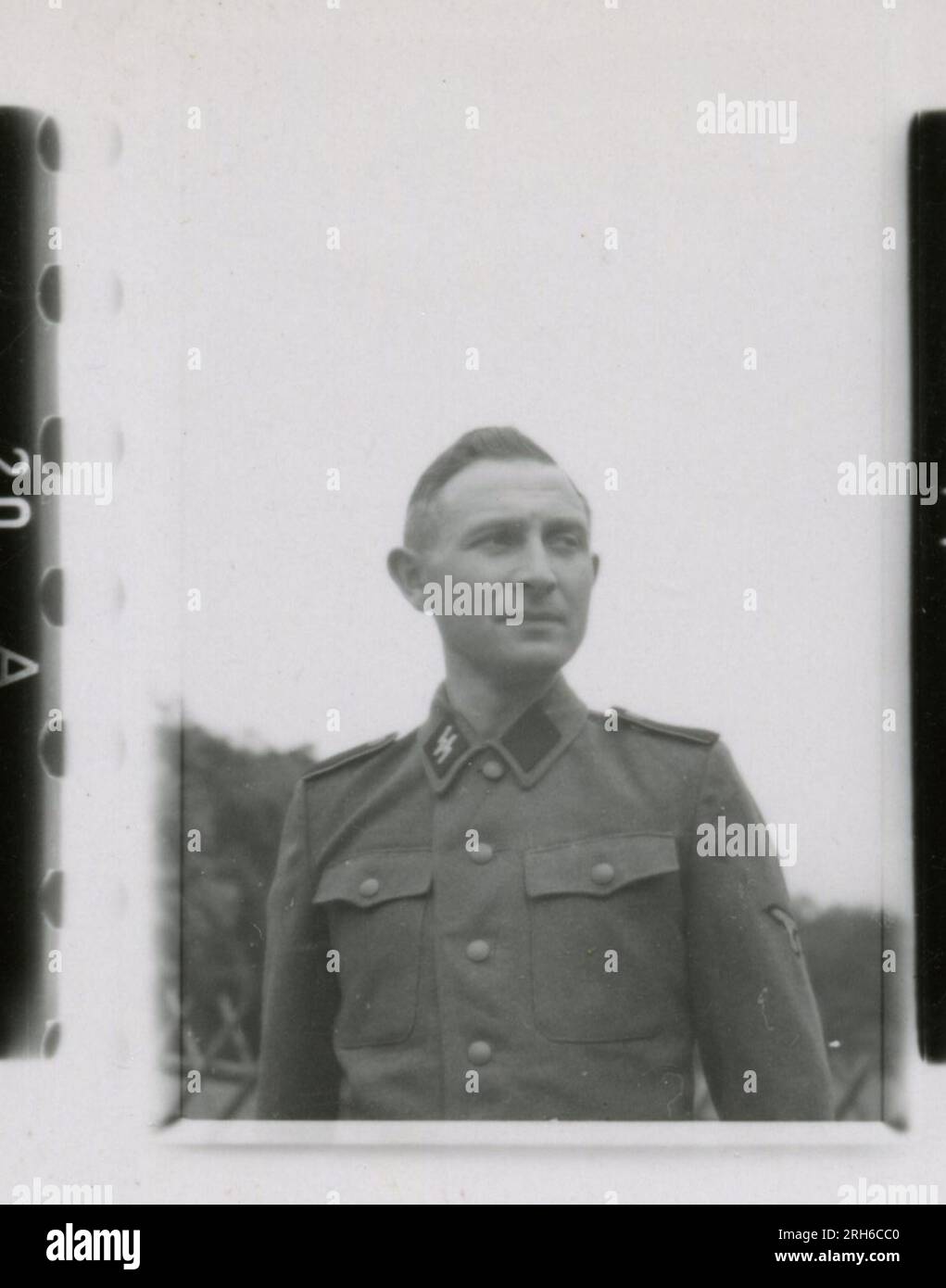 SS Photographer, Funk (1943) Concert hall with performers ...