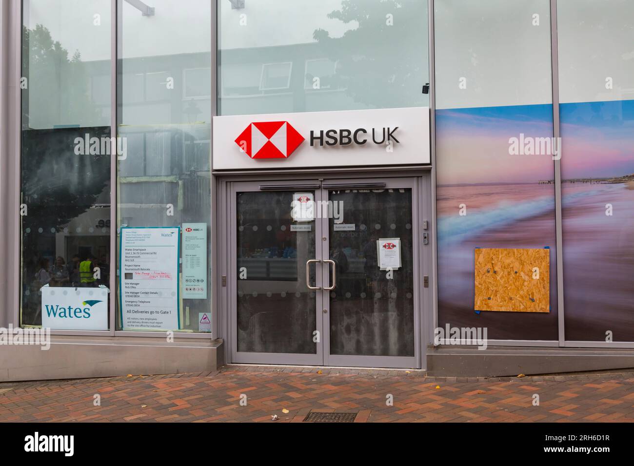Hsbc uk branch hi-res stock photography and images - Alamy