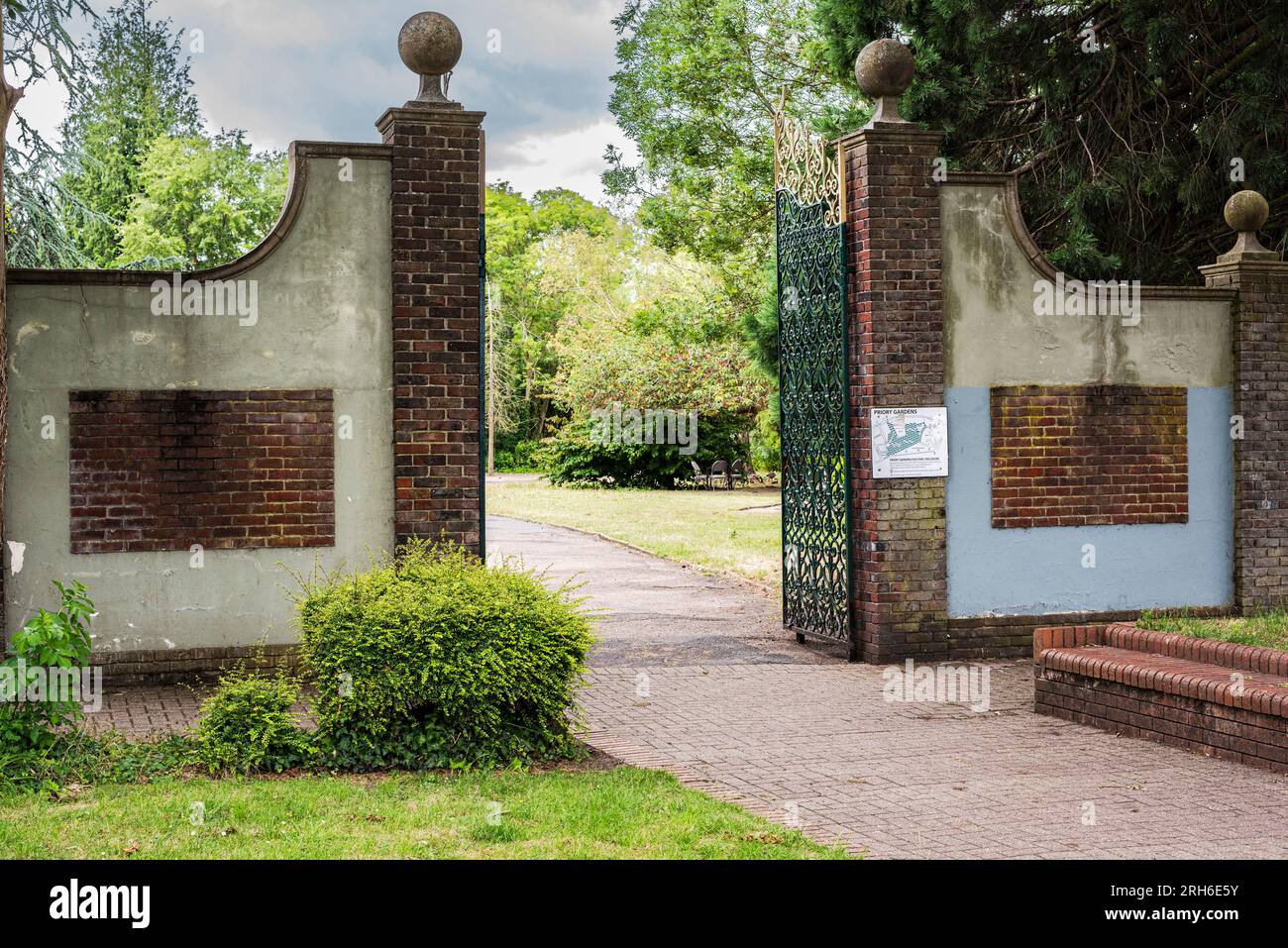 Priory Park gates, Orpington, Greater London Stock Photo - Alamy