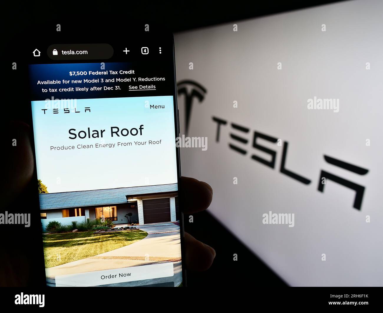 Mobile clean energy storage hi-res stock photography and images - Alamy