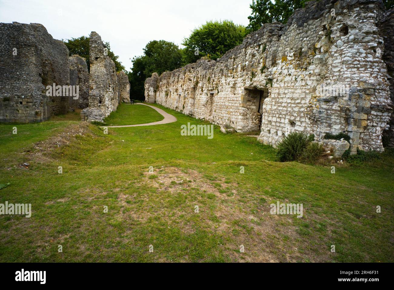 Latrine block ruins hi-res stock photography and images - Alamy