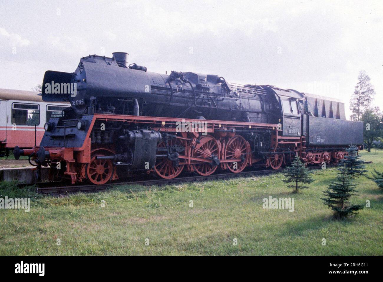 A preserved steam locomotive at Hoyaswerda, Germany, in 1990 Stock ...