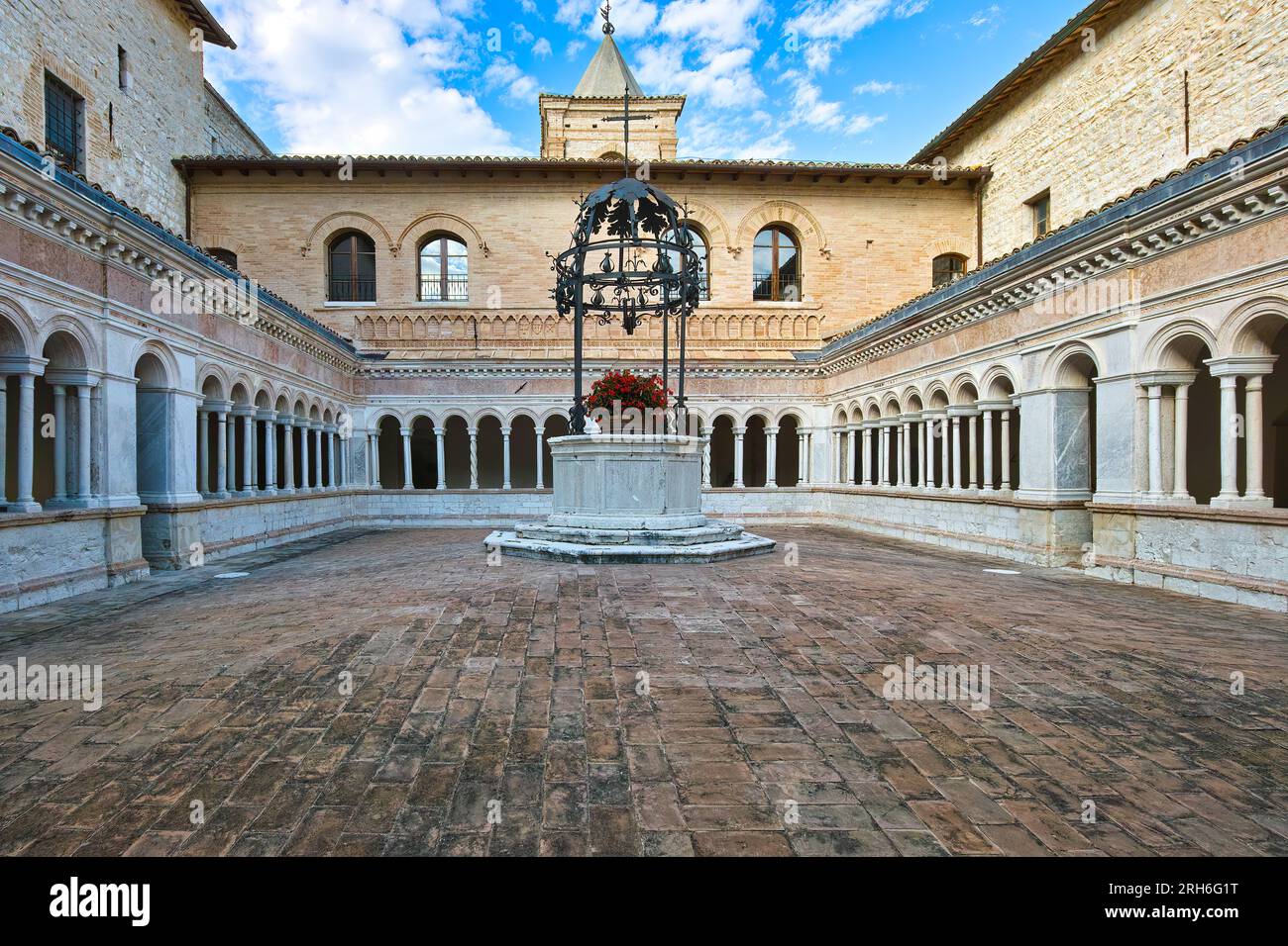 Well architecture hi-res stock photography and images - Alamy