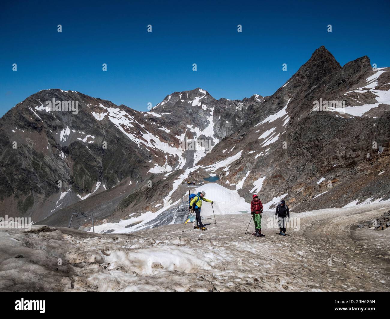 Panorama looking towards the Eisjoch and the Stubai Wild Spitze ...