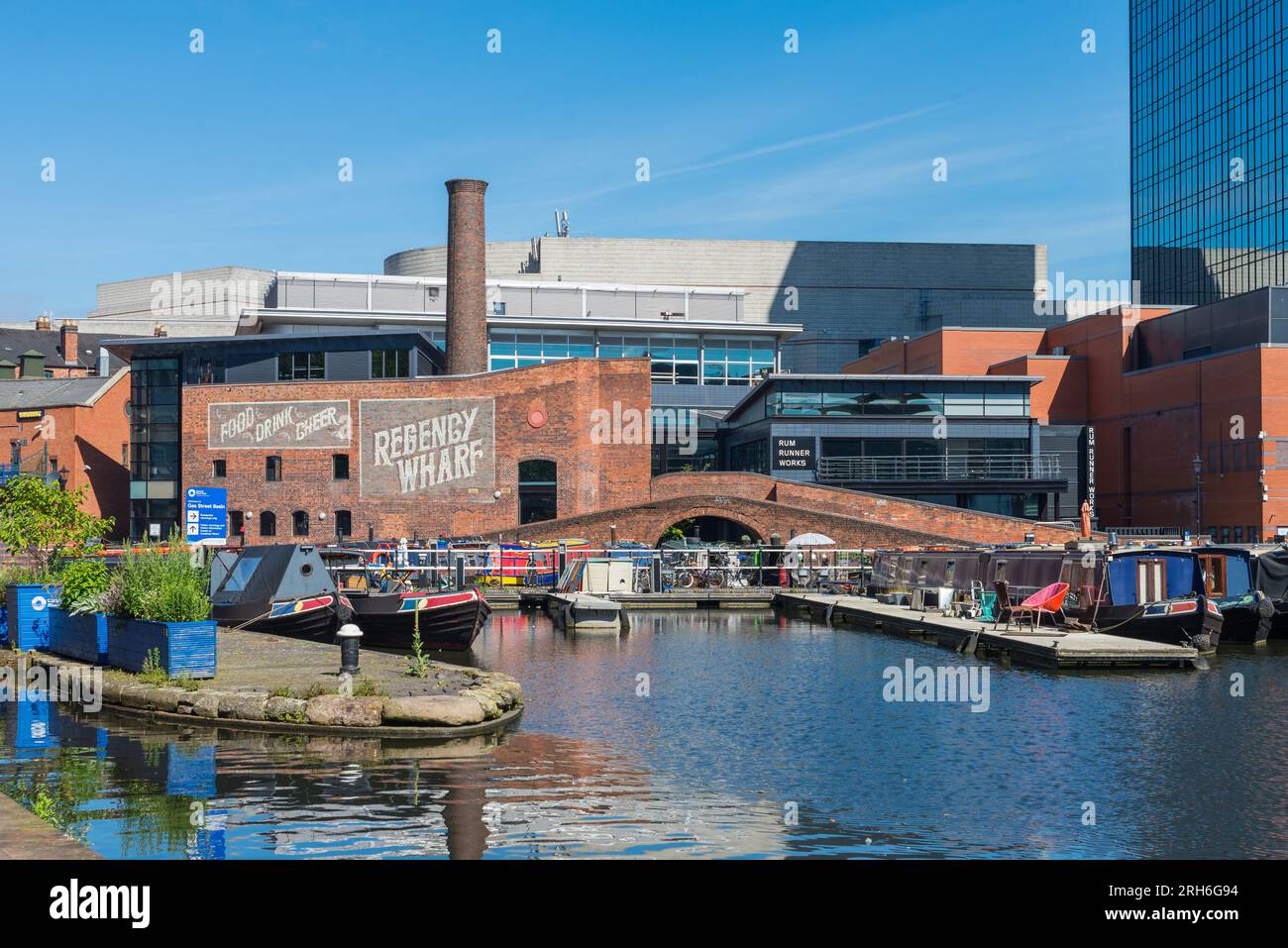 Gas Street Basin at the heart of Birmingham's canal network in ...