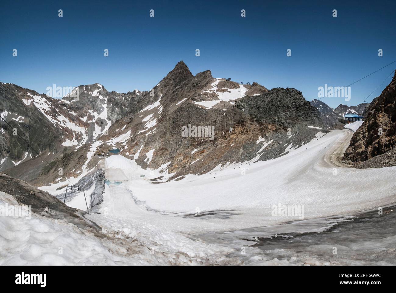 Panorama looking towards the Eisjoch and the Stubai Wild Spitze ...