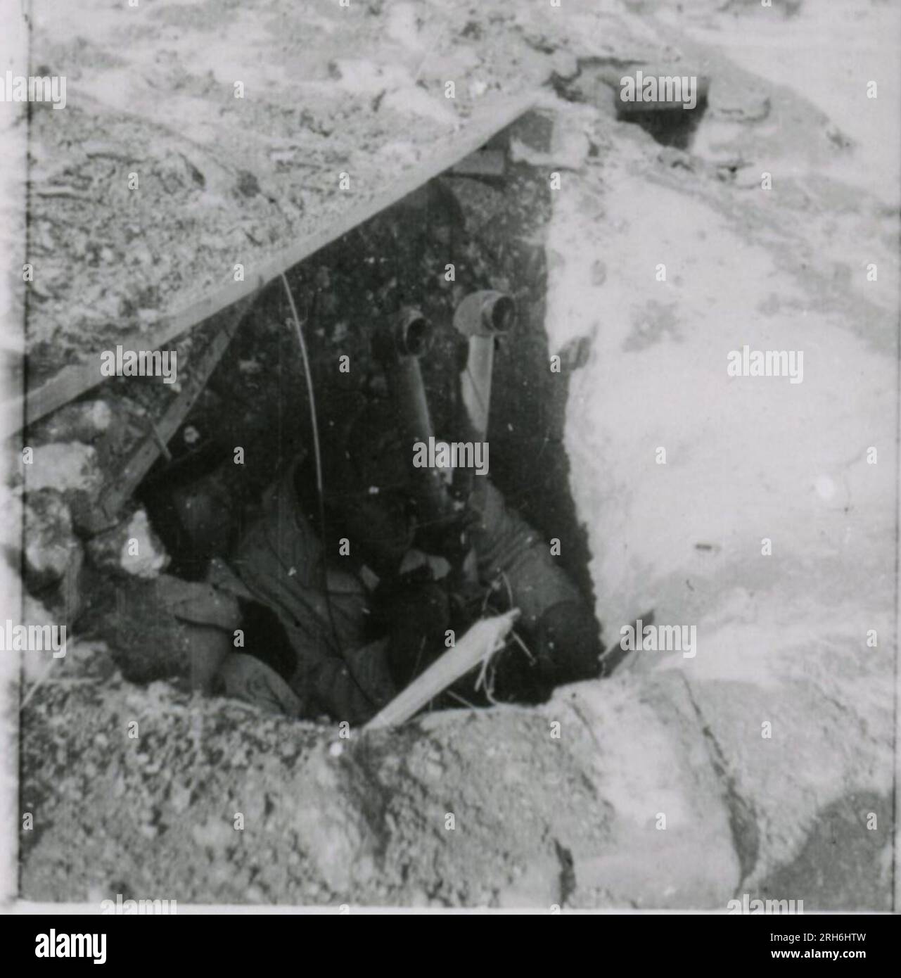 SS Photographer, Geyk (Russia) Winter scenes - digging vehicles out of ...