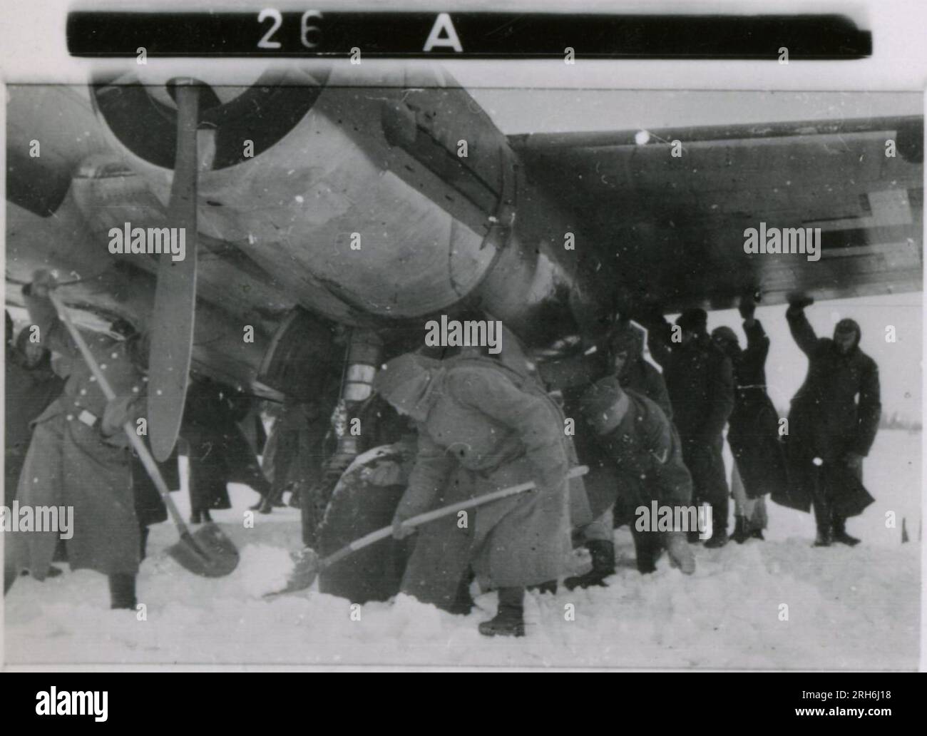 SS Photographer, Geyk (Russia) Winter scenes - digging vehicles out of ...