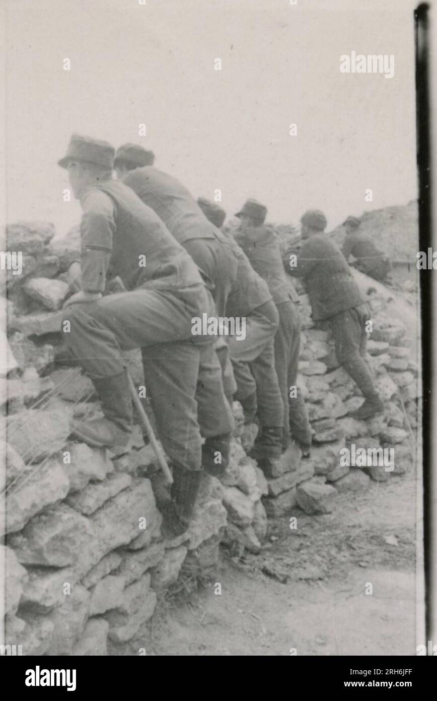SS Photographer, Geyk (Russia) Winter scenes - digging vehicles out of ...