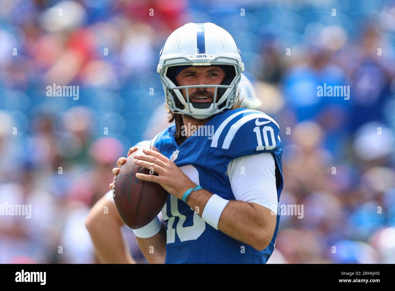 Indianapolis Colts quarterback Gardner Minshew (10) warms up before an NFL pre-season football ...