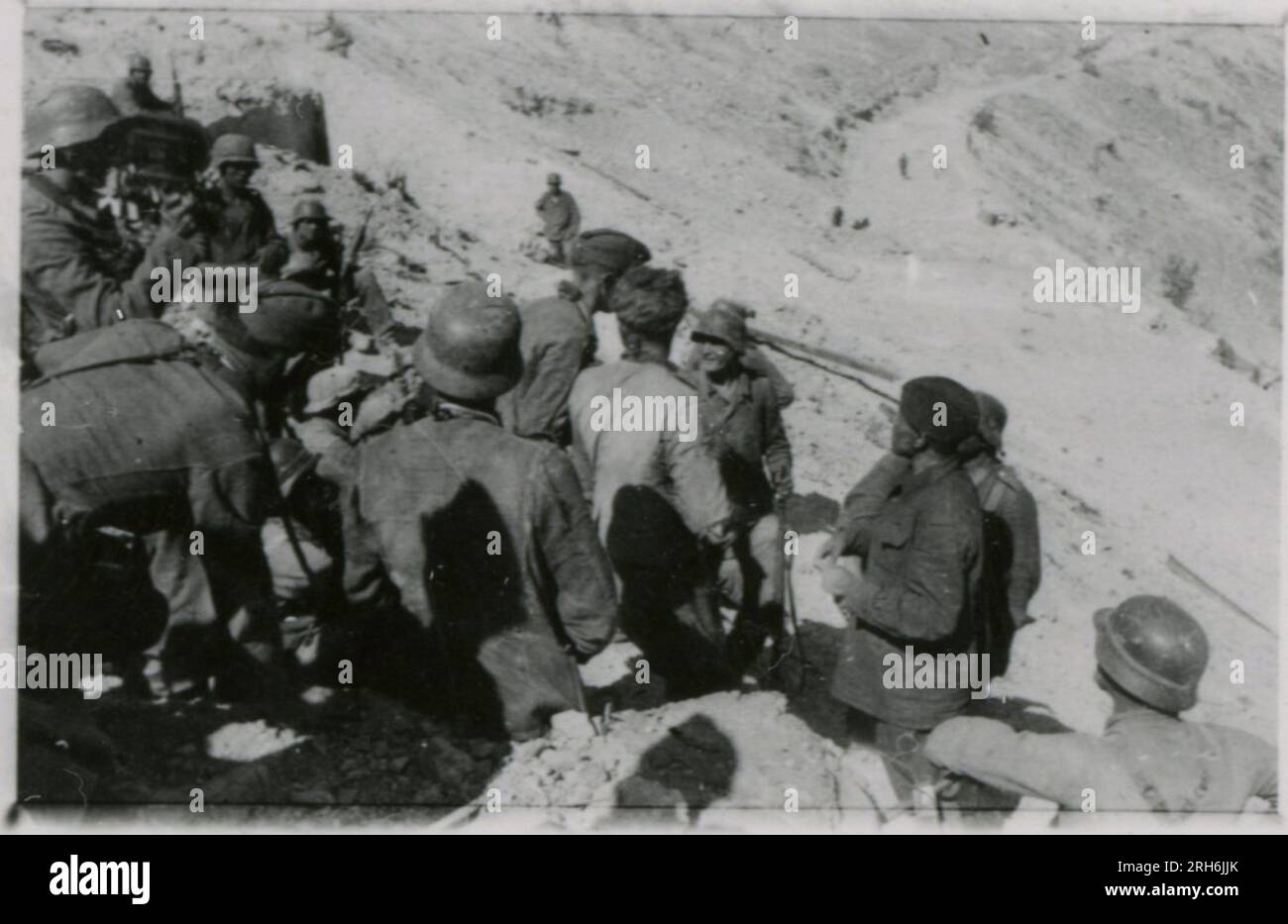 SS Photographer, Geyk (Russia) Winter scenes - digging vehicles out of ...