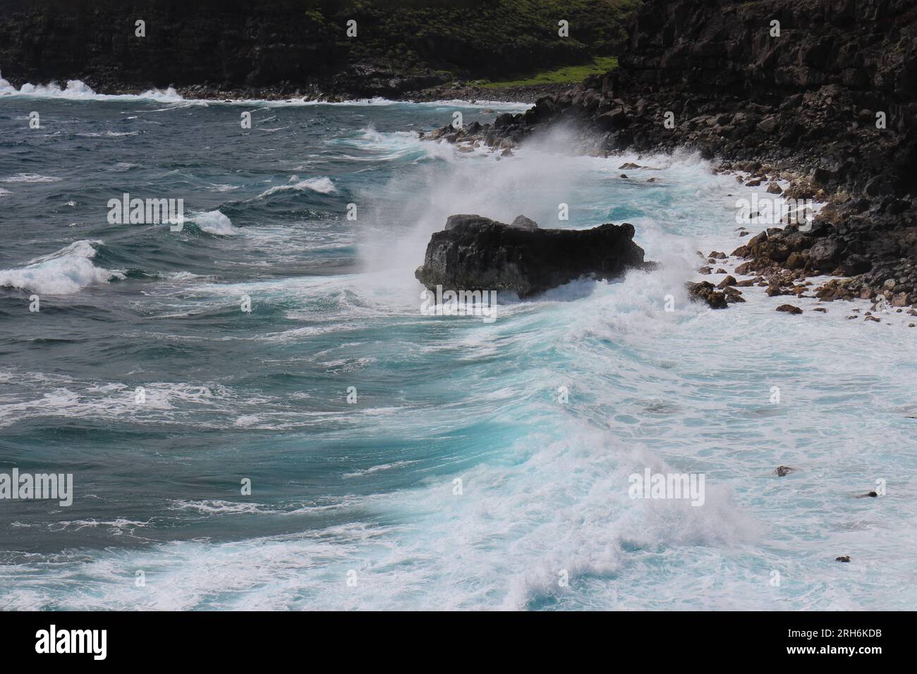 Maui rocky shoreline hi-res stock photography and images - Alamy