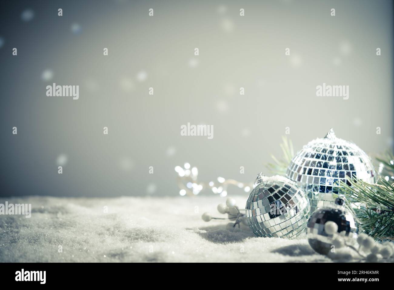 Silver decorative balls hi-res stock photography and images - Alamy