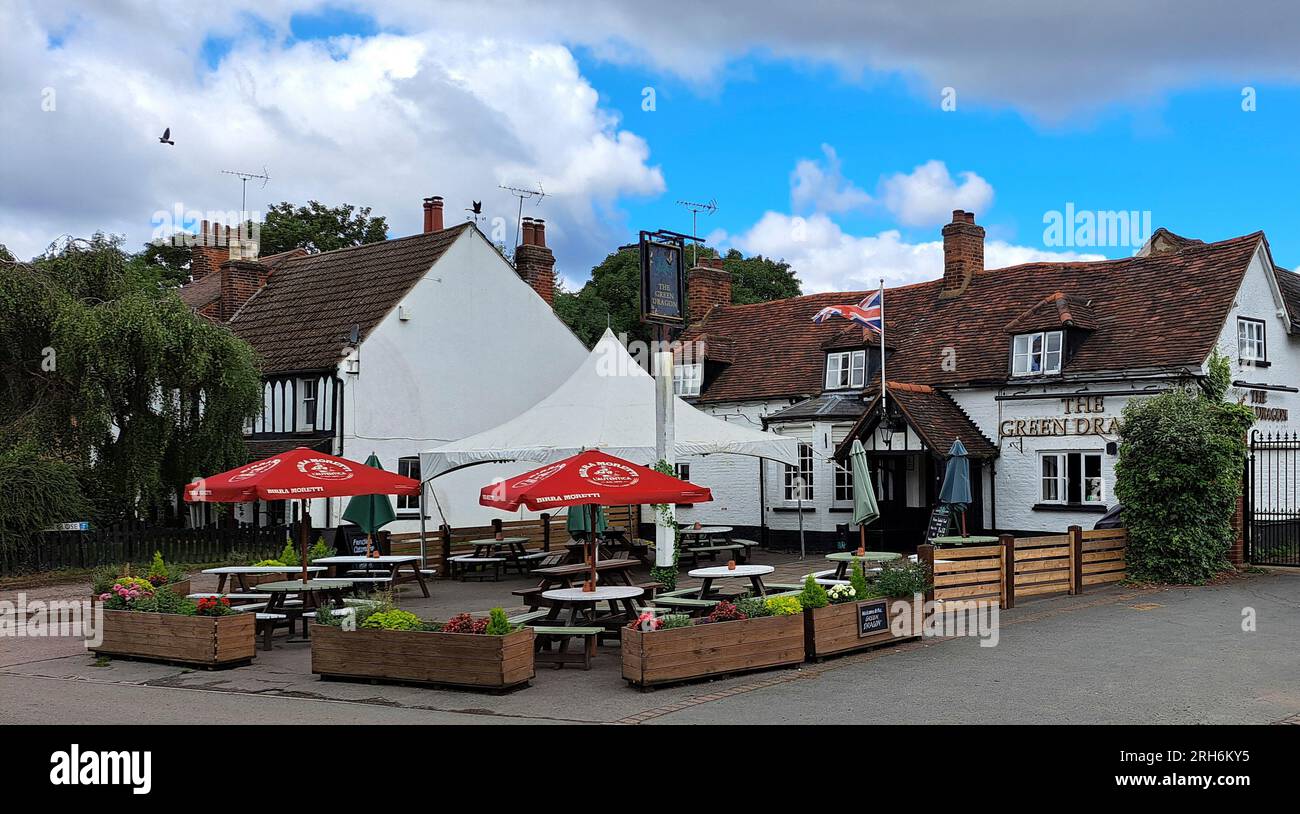 Country Pub, The Green Dragon in London Colney, Hertfordshire Stock ...