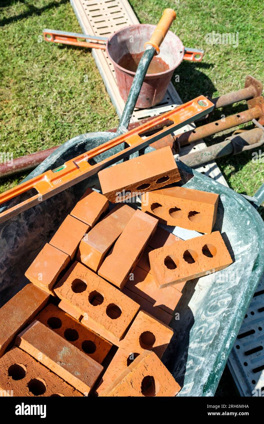 Mason's tools | Divers outils du maçon Stock Photo - Alamy