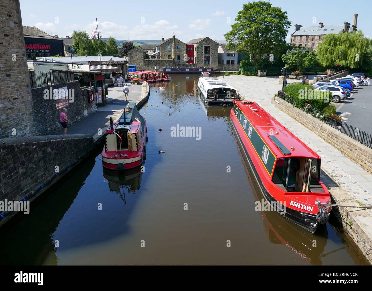 Canal barge barges hi-res stock photography and images - Alamy