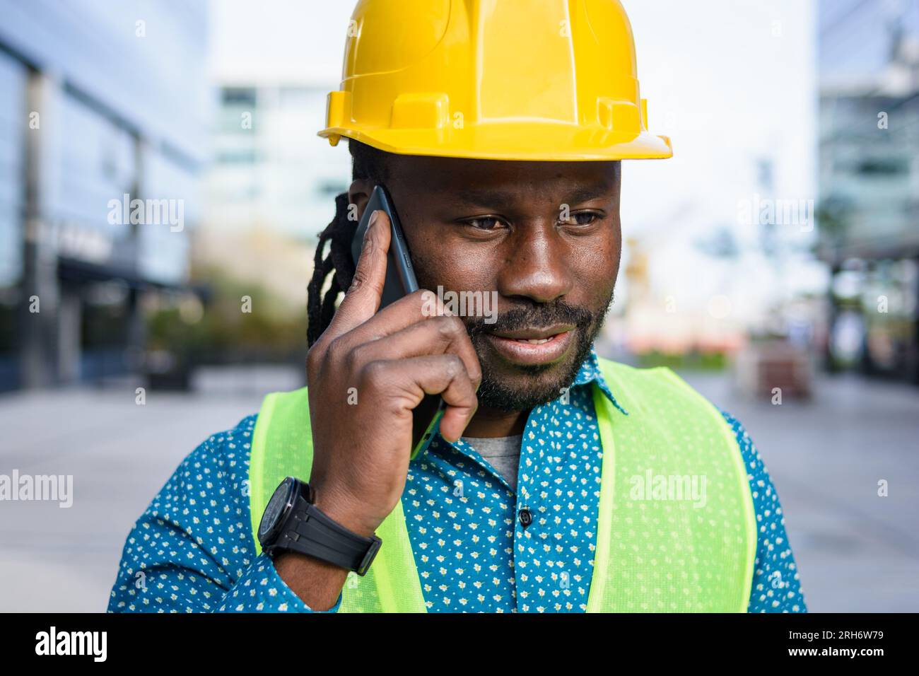 Workman clothes and phone hi-res stock photography and images - Alamy