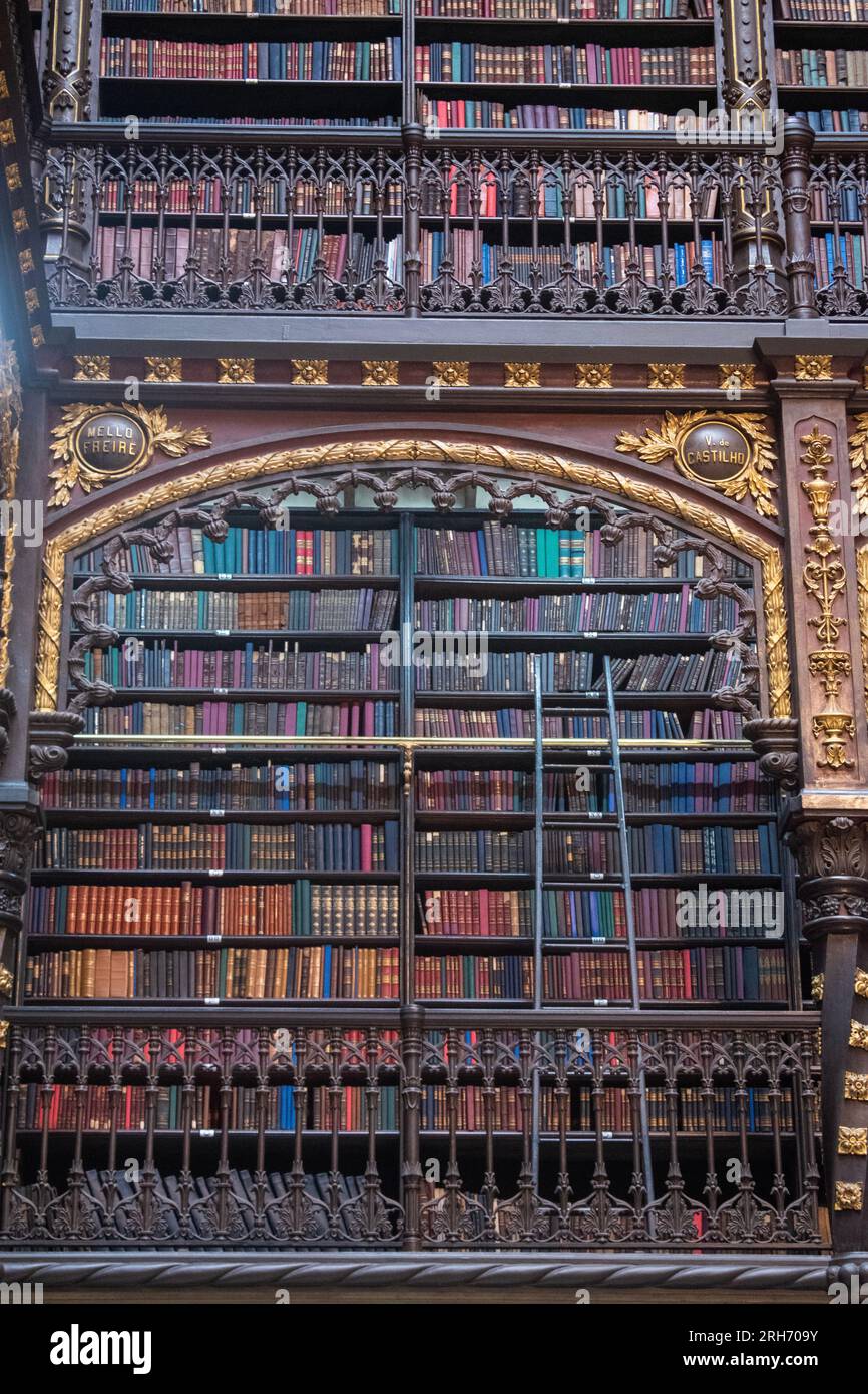 Real gabinete portugues de leitura hi-res stock photography and images ...
