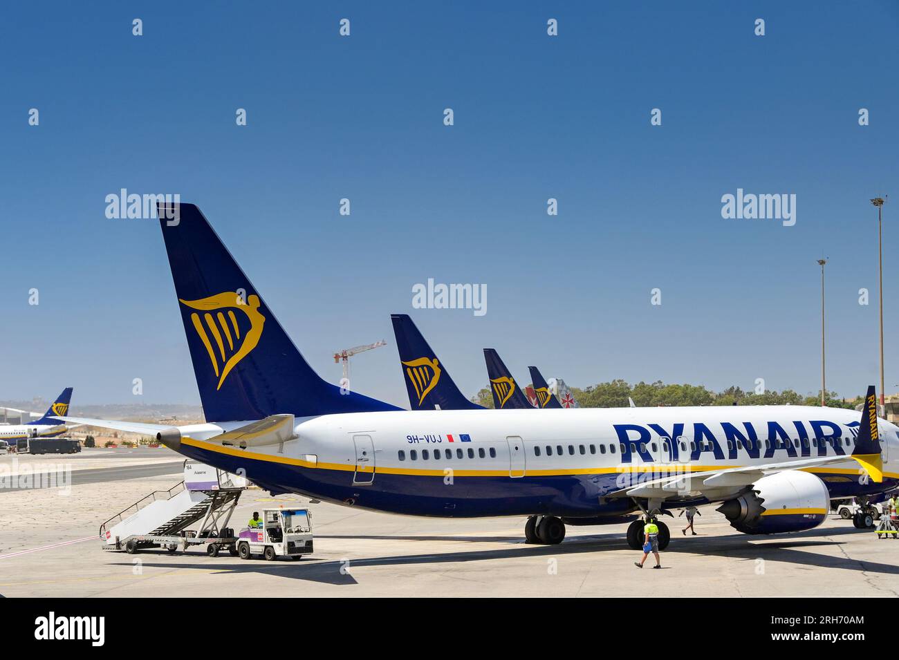 Ryanair planes row hi-res stock photography and images - Alamy