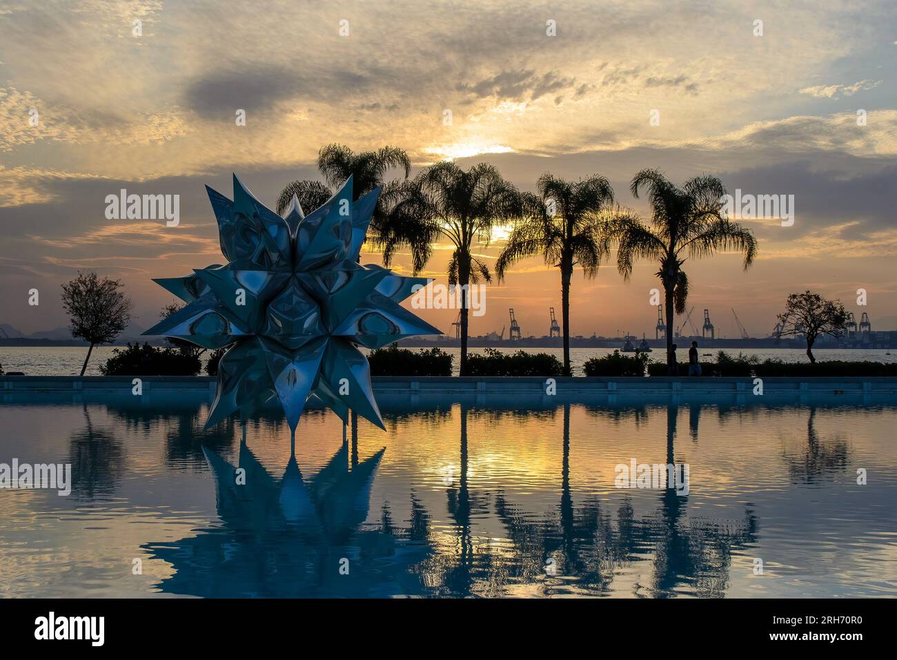 Puffed star hi-res stock photography and images - Alamy