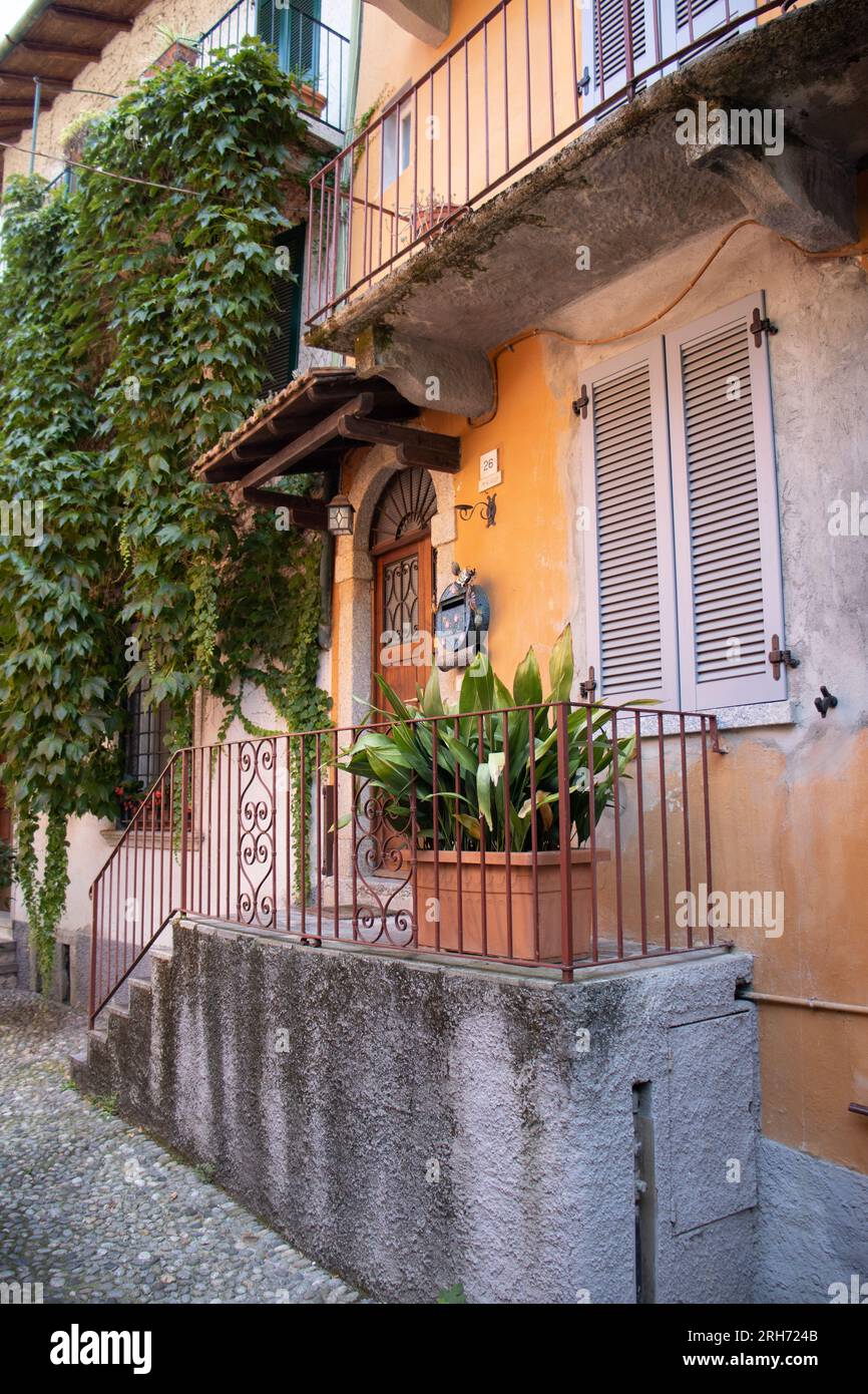 Lake como stairs hi-res stock photography and images - Alamy