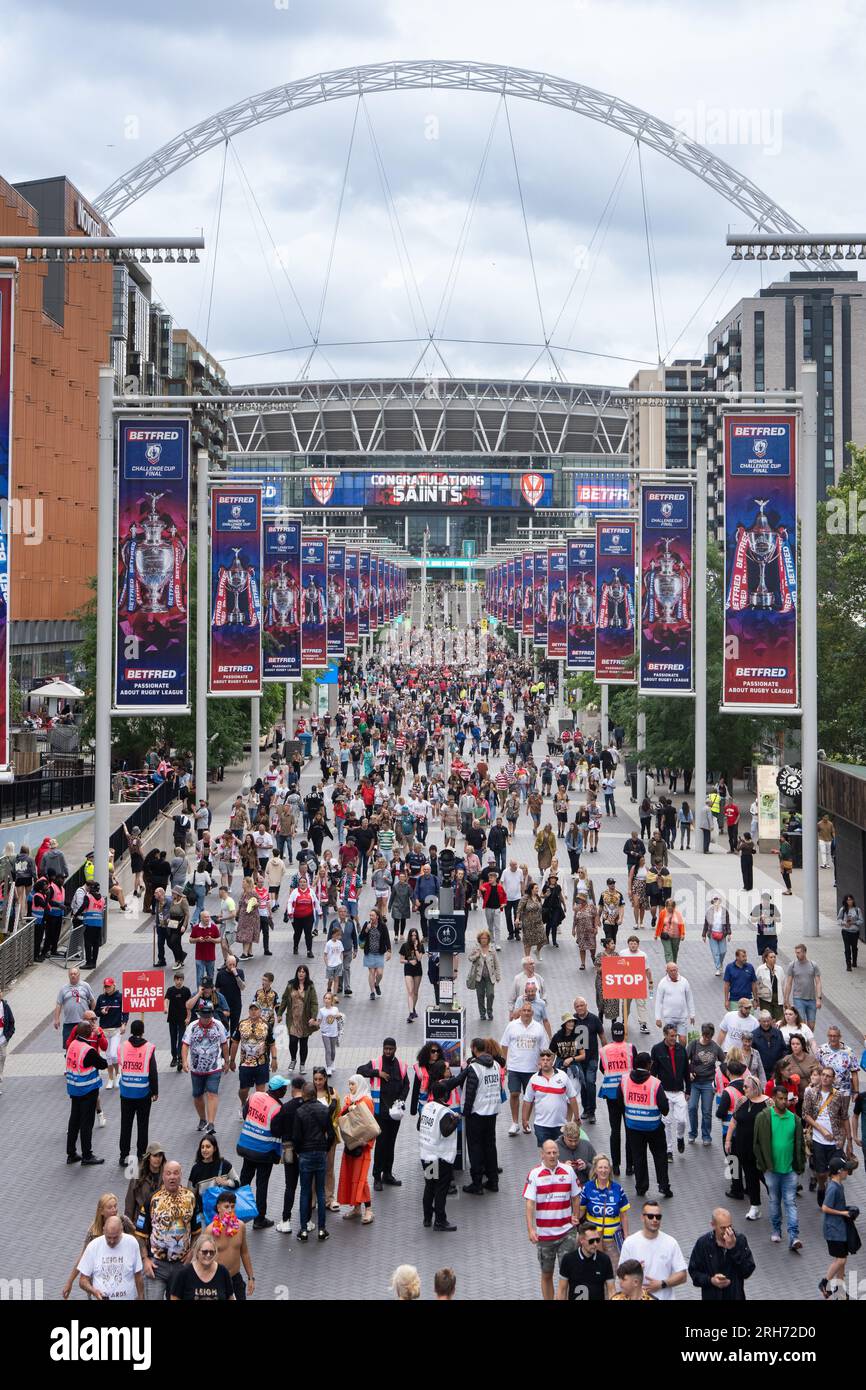 Football stadium in wembley london hi-res stock photography and images ...