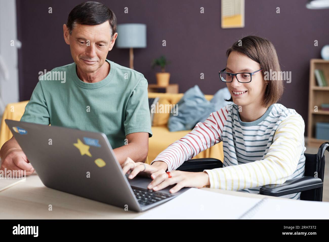 Cerebral palsy child and computer hi-res stock photography and images ...