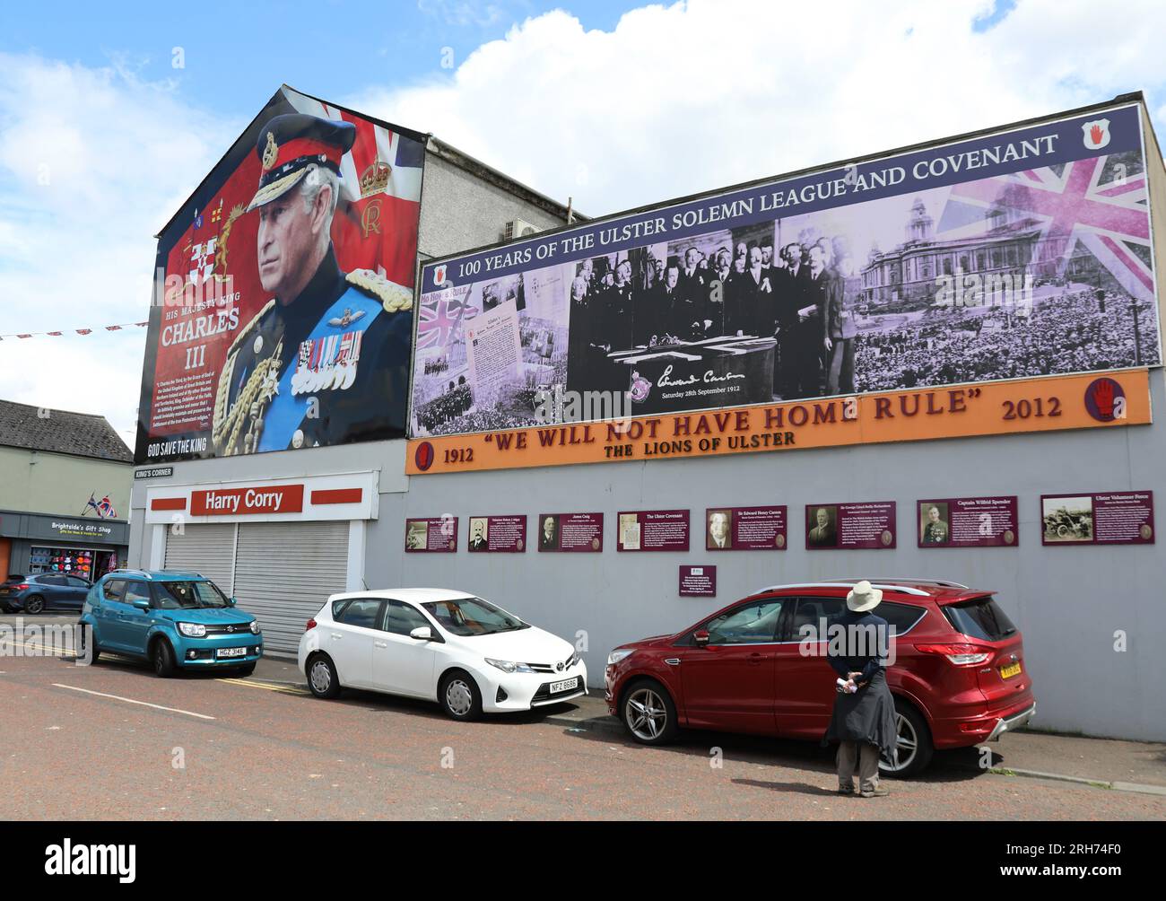 Tourist at The Shankill Road in Belfast Stock Photo - Alamy