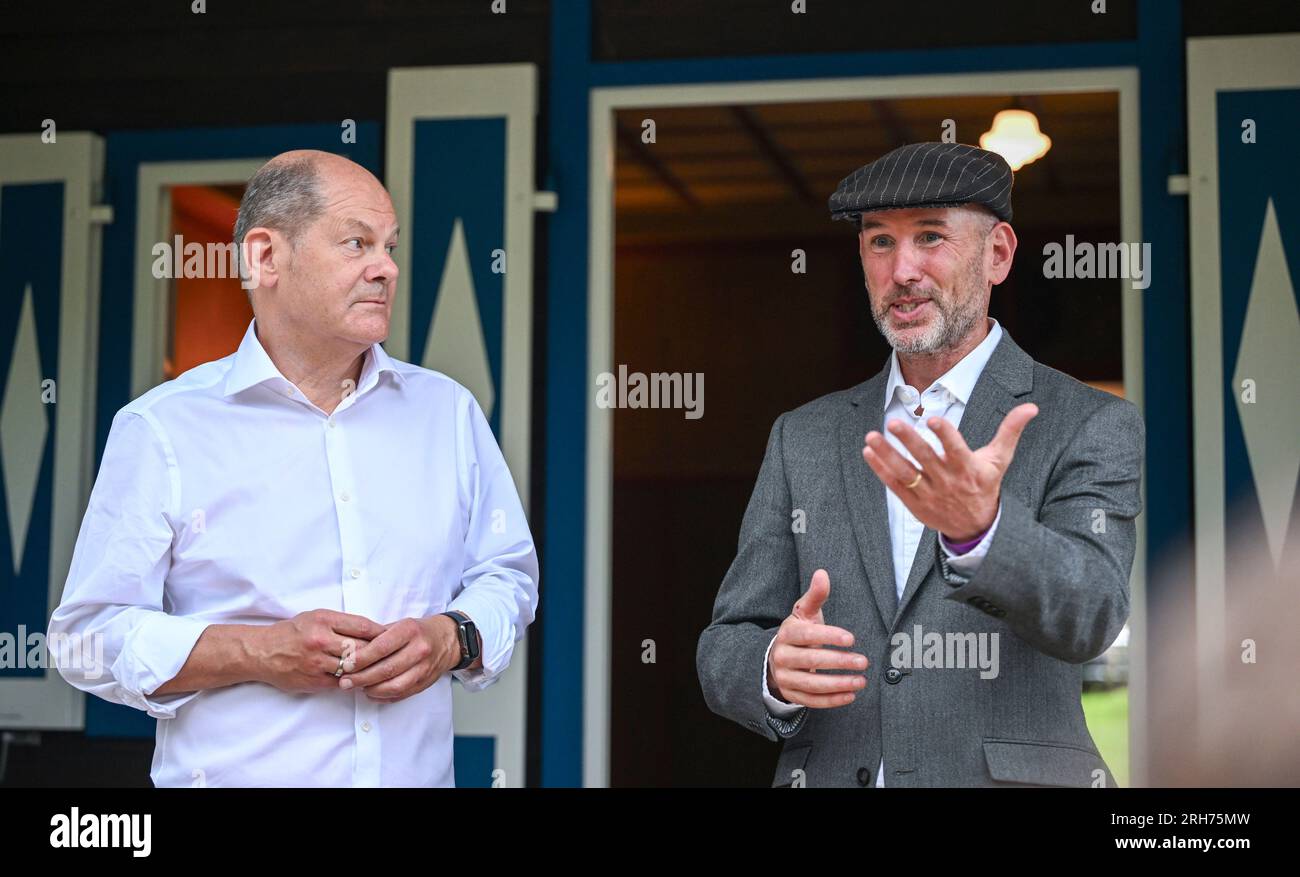 Potsdam, Germany. 14th Aug, 2023. German Chancellor Olaf Scholz (l, SPD ...