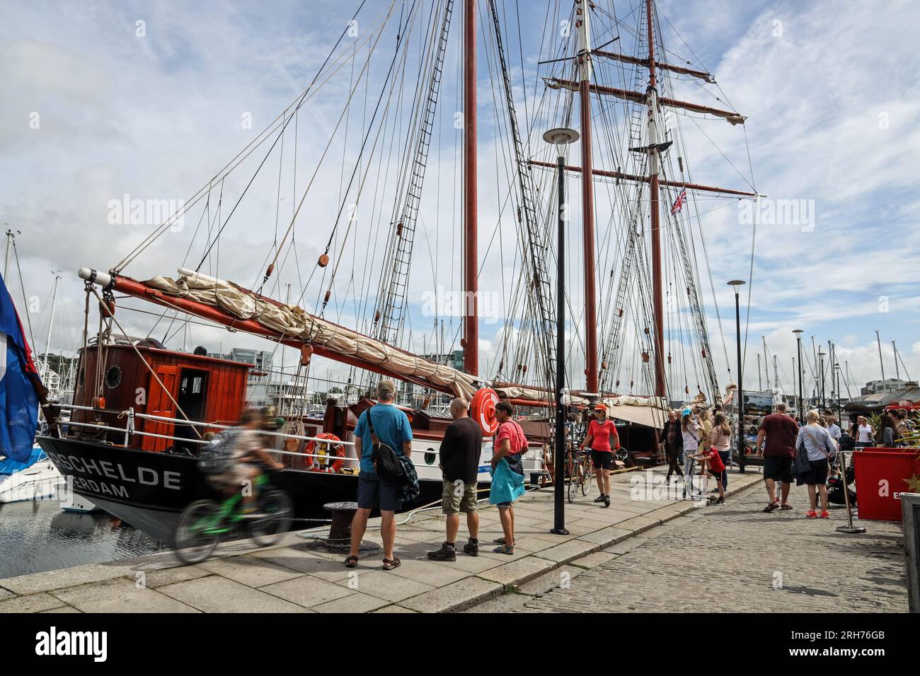 Hms beagle replica hi-res stock photography and images - Alamy
