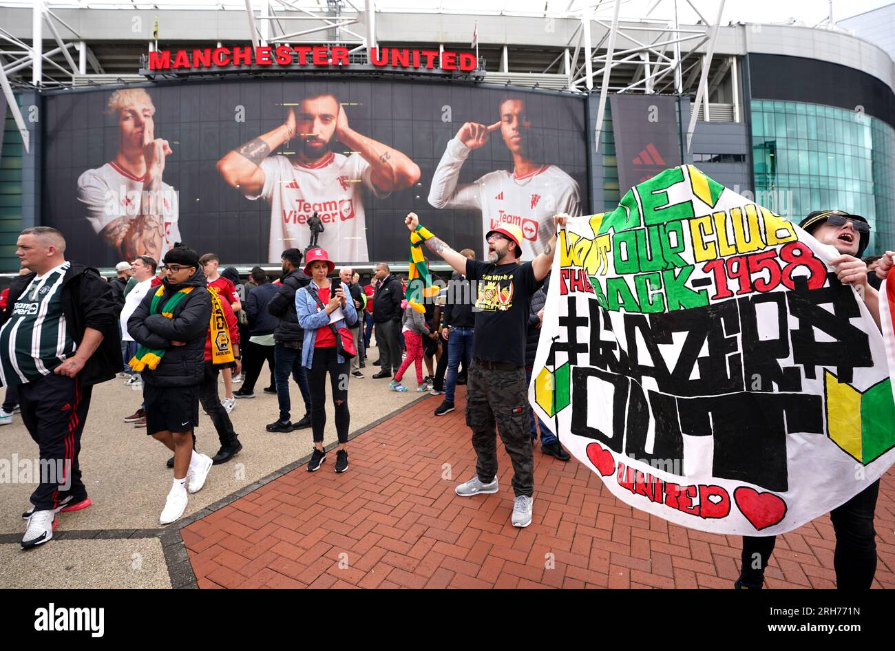 Manchester United fans protest outside the stadium before the Premier ...