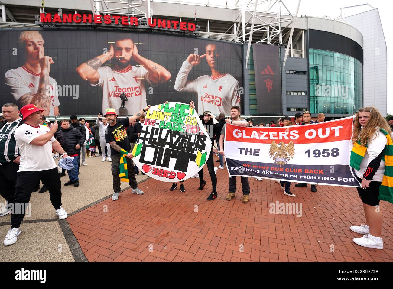 Manchester United fans protest outside the stadium before the Premier ...
