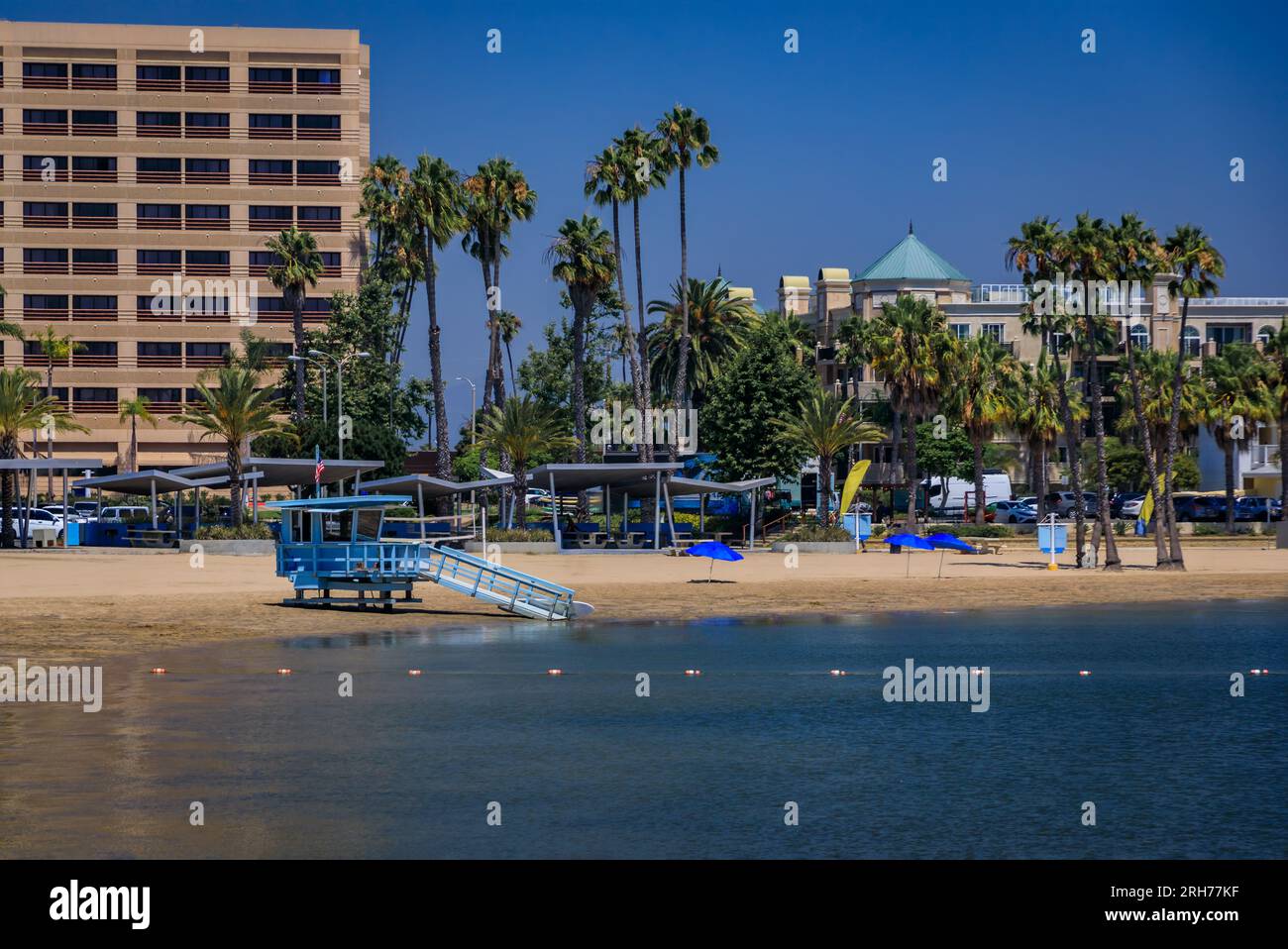 Beach and Pacific Ocean in Marina Del Rey, a famous tourist destination ...