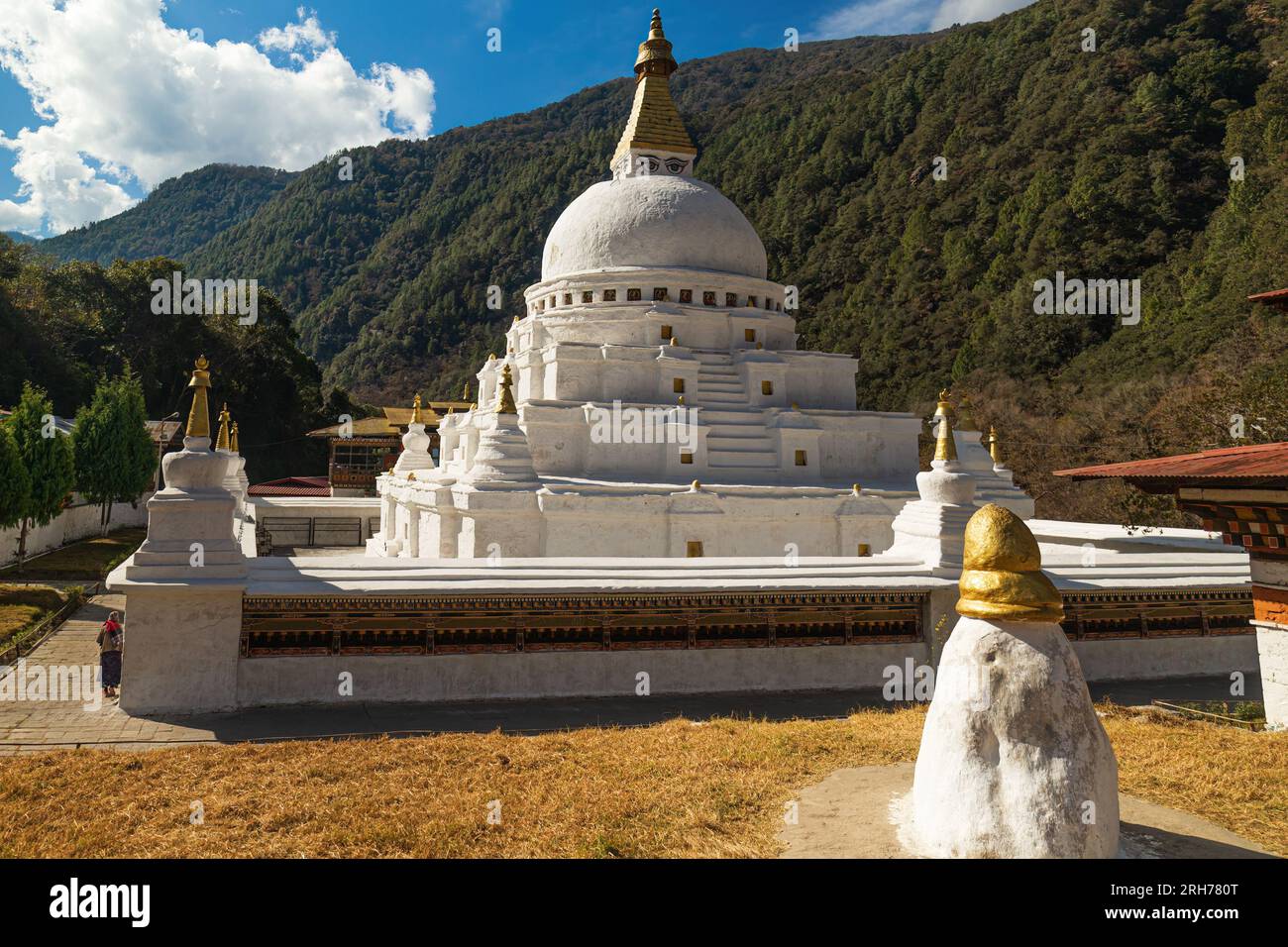 Chorten Kora in Trashiyangtse, Eastern Bhutan Stock Photo - Alamy