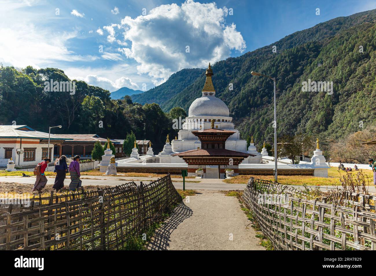 Chorten Kora in Trashiyangtse, Eastern Bhutan Stock Photo - Alamy